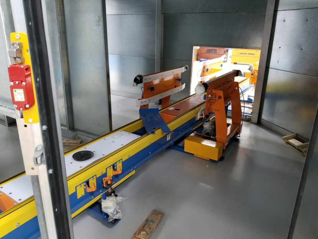 Chain on edge conveyor | Rhodes Conveyors